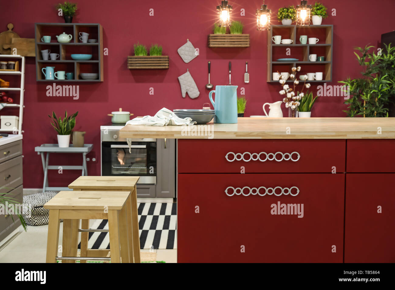 Interior of modern comfortable kitchen Stock Photo - Alamy