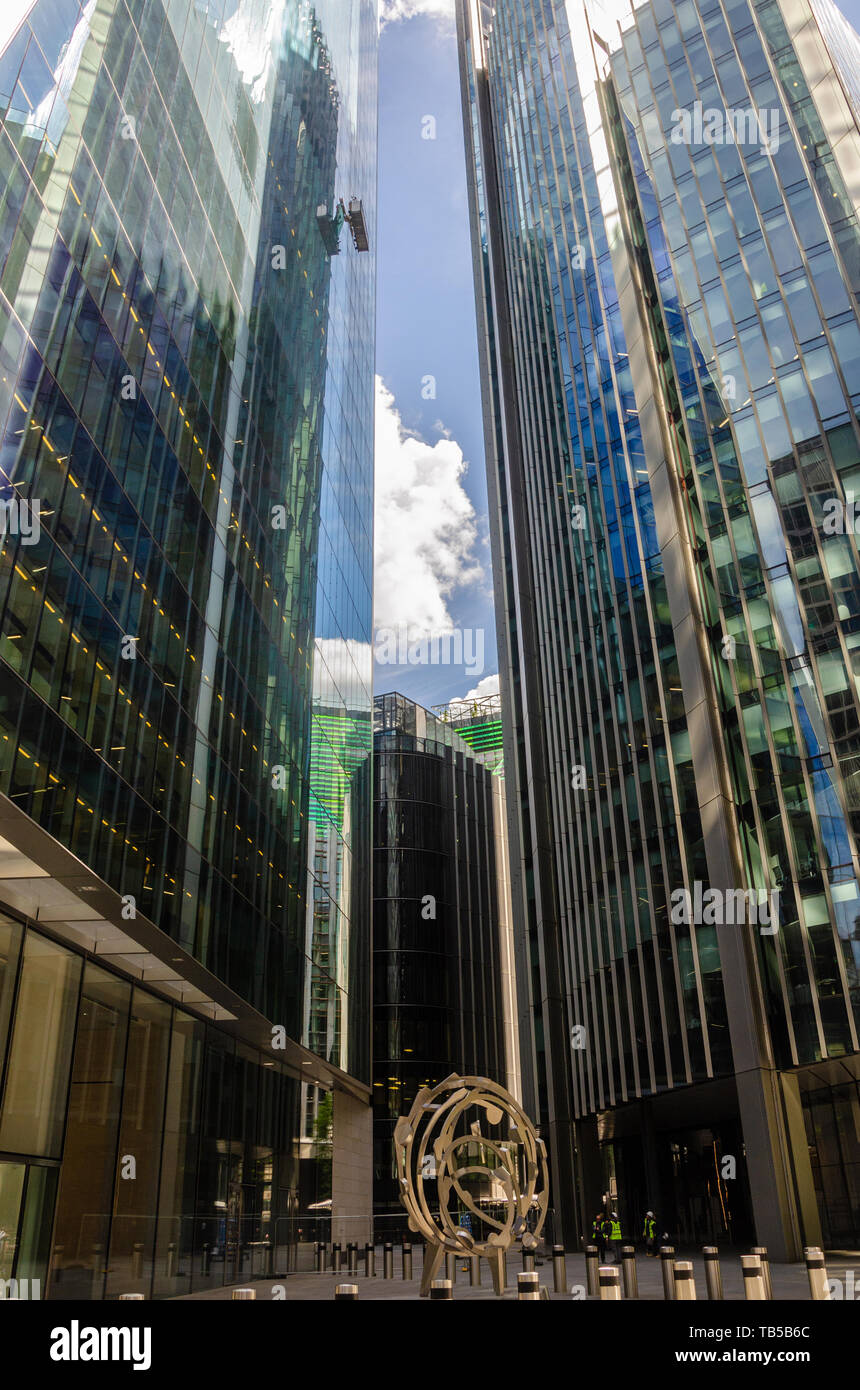 Skyscrapers reflective buildings hi-res stock photography and images ...