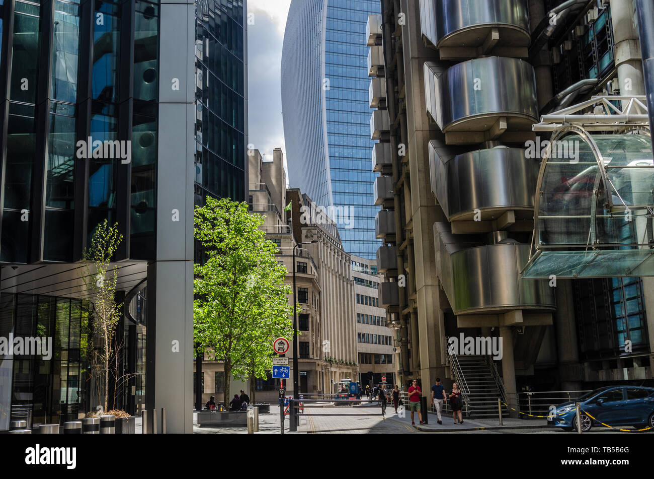Block street architecture hi-res stock photography and images - Alamy