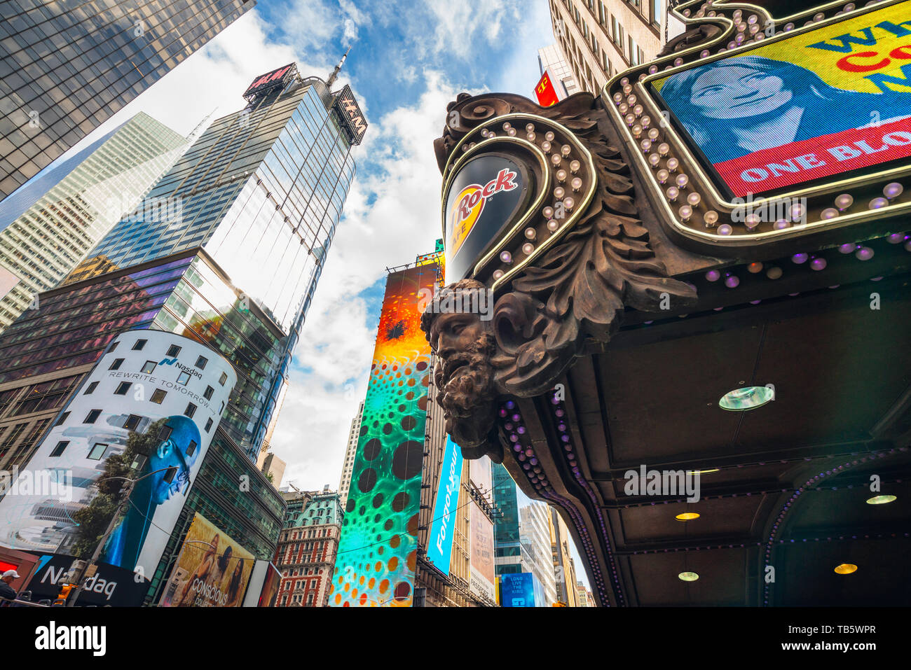 Times square clock paramount building hi-res stock photography and ...