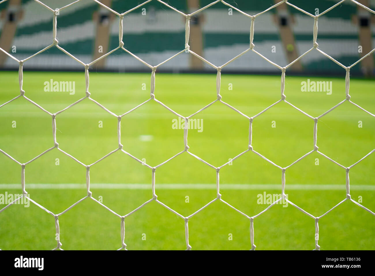 Empty stadium cheer hi-res stock photography and images - Alamy