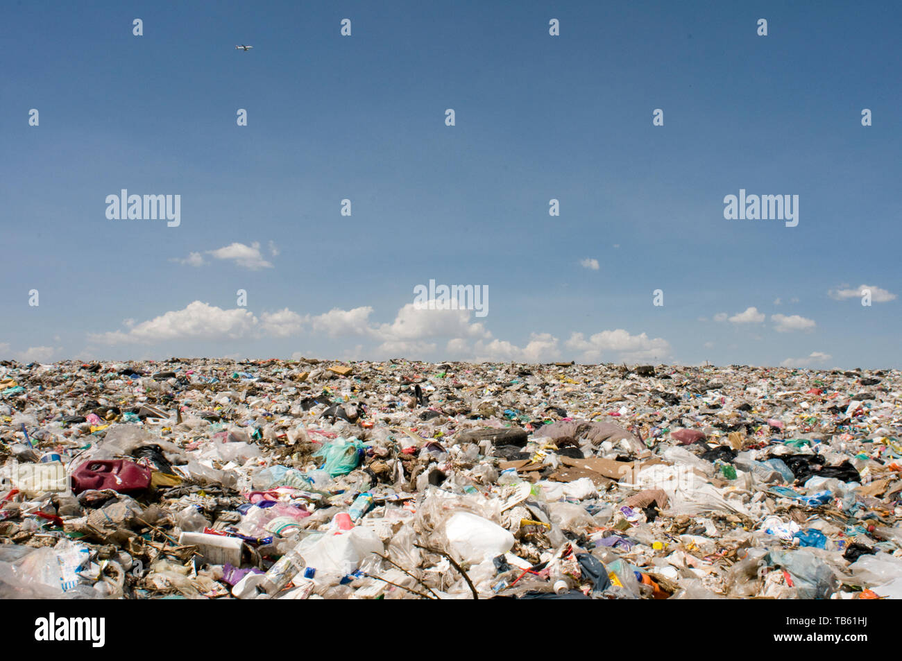Bordo de Xochiaca, Mexico City's largest garbage dump Stock Photo - Alamy