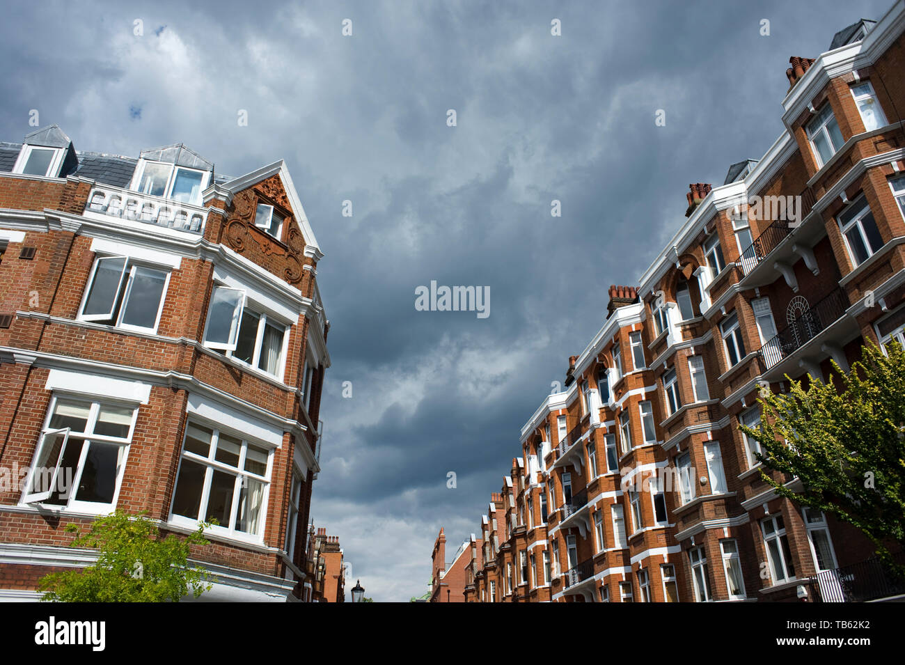 London resident street hi-res stock photography and images - Alamy