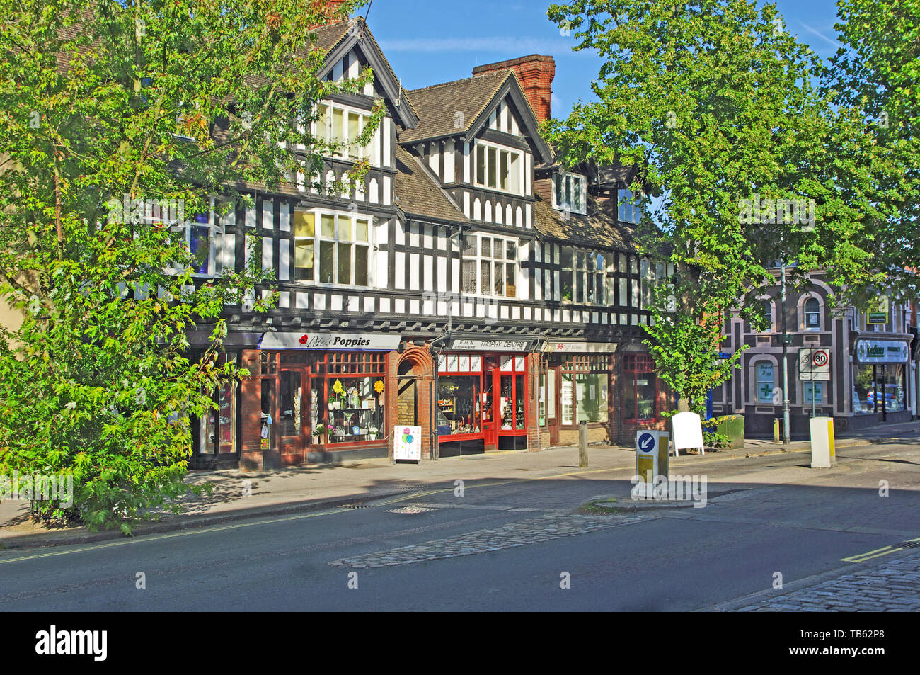 Shops high street hi-res stock photography and images - Alamy