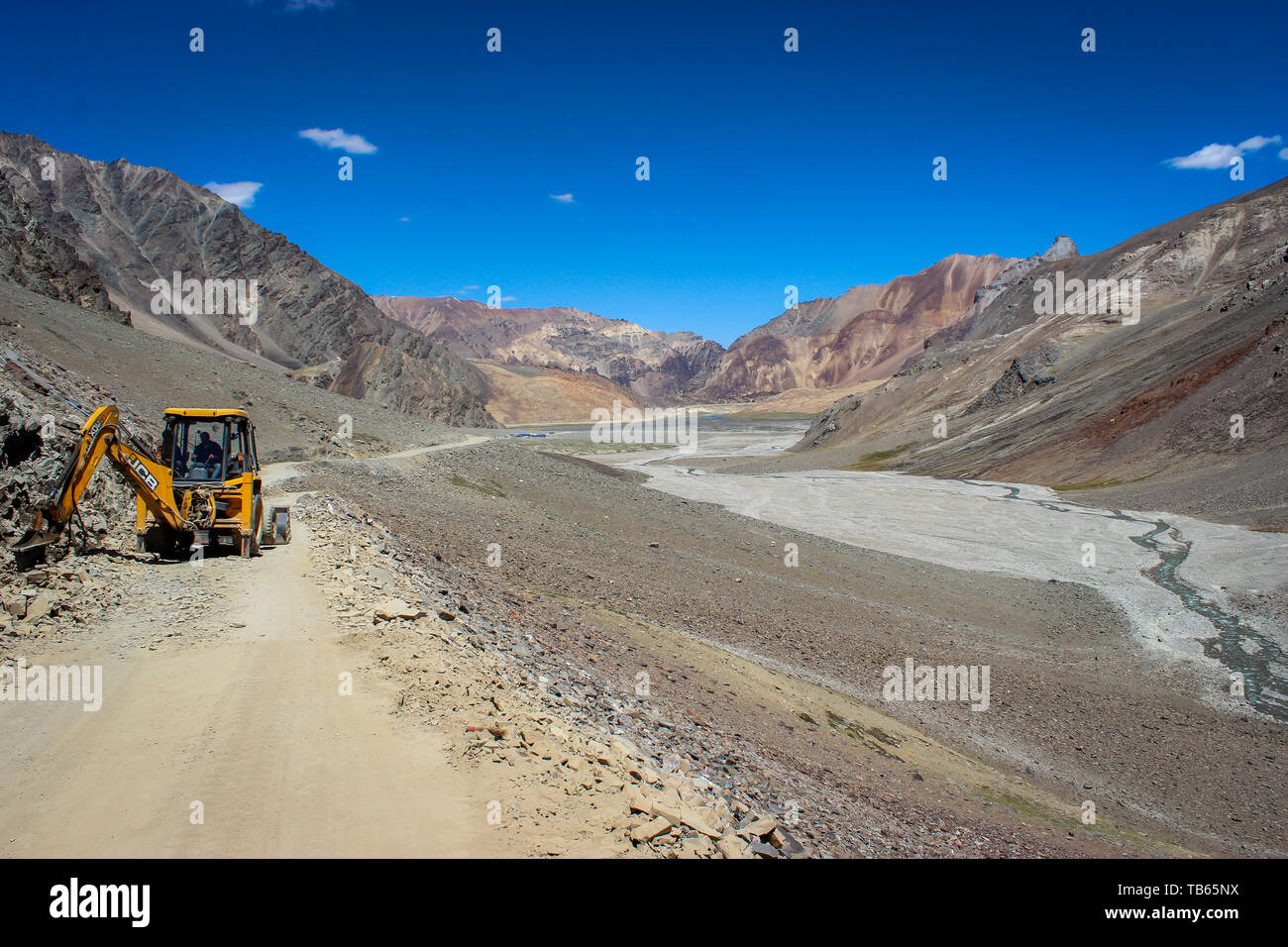 India highway construction hi-res stock photography and images - Alamy