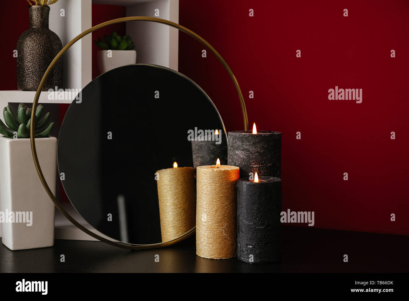 Candles mirror hi-res stock photography and images - Alamy