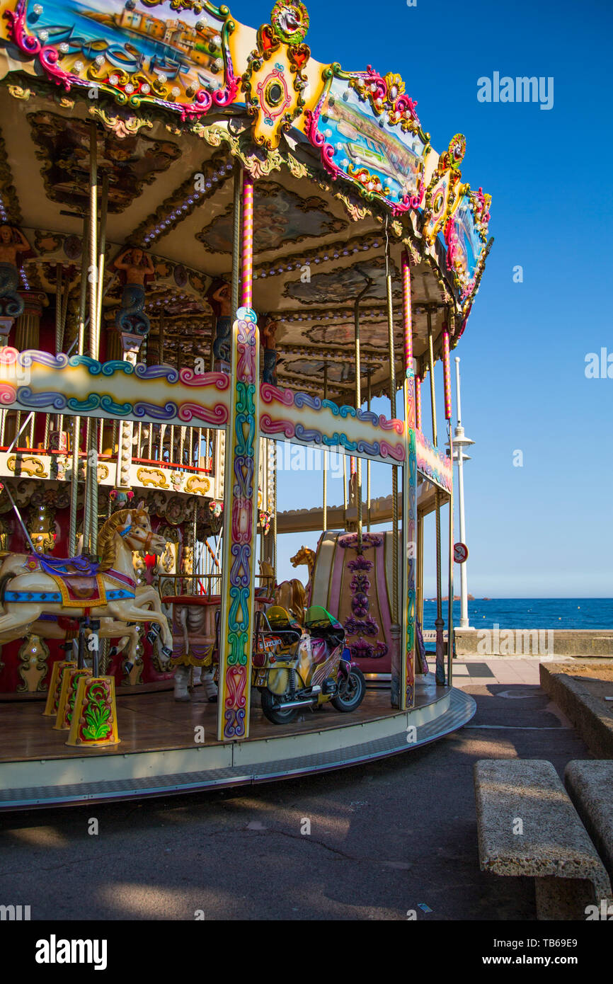 Children in sea in france hi-res stock photography and images - Alamy
