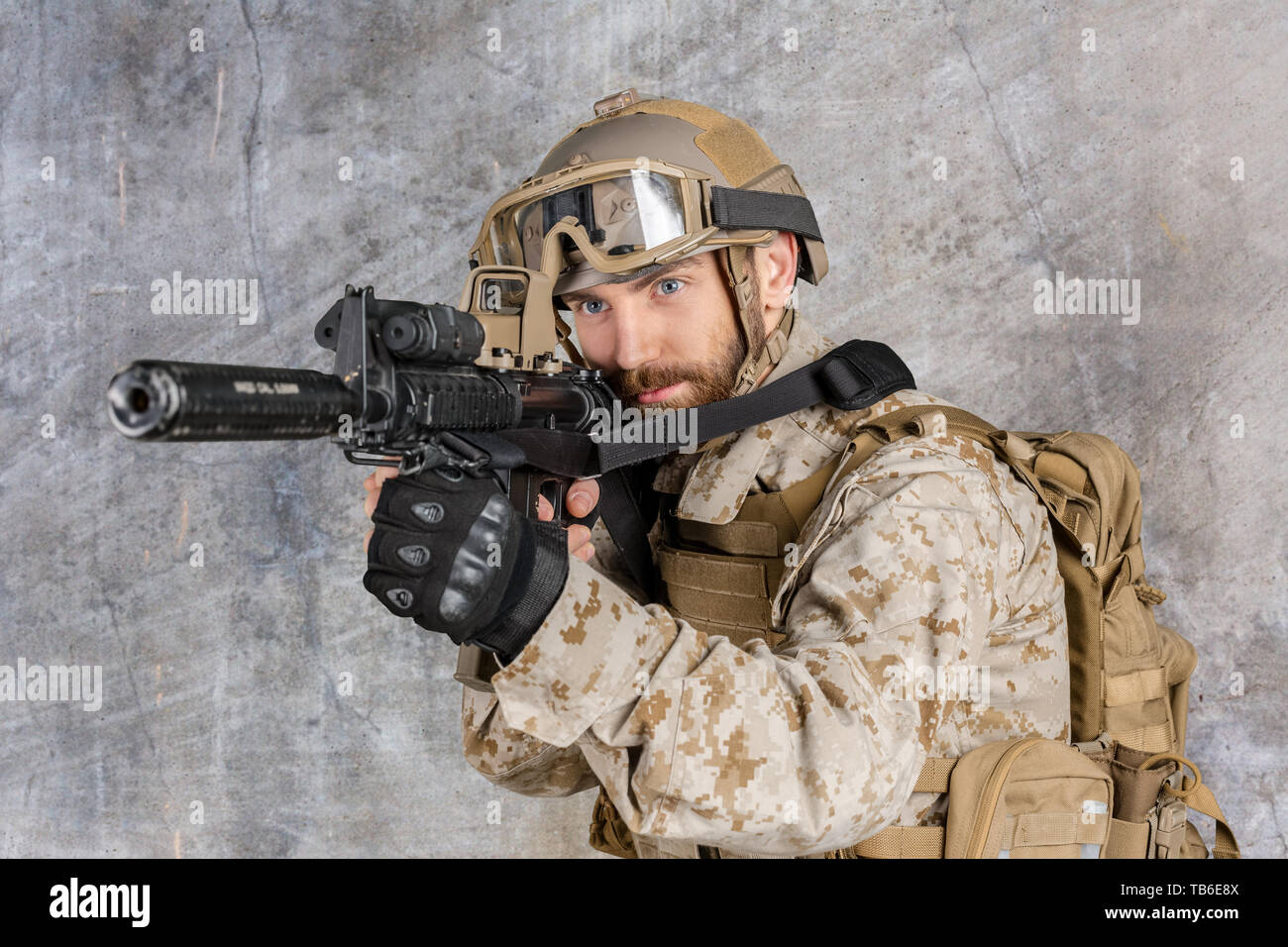 Modern soldier with rifle Stock Photo - Alamy
