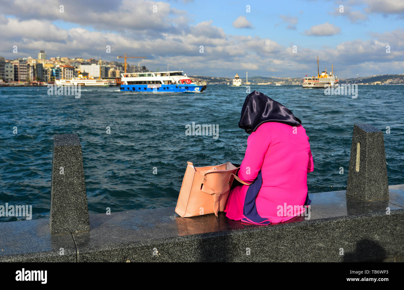 Attractive young muslim woman tourist hi-res stock photography and ...