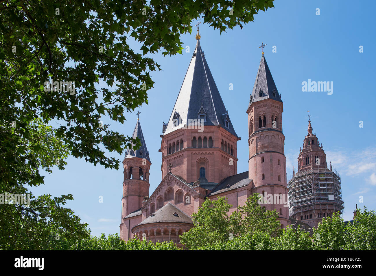 st. martin cathedral, dom of Mainz, Germany on a sunny day ...