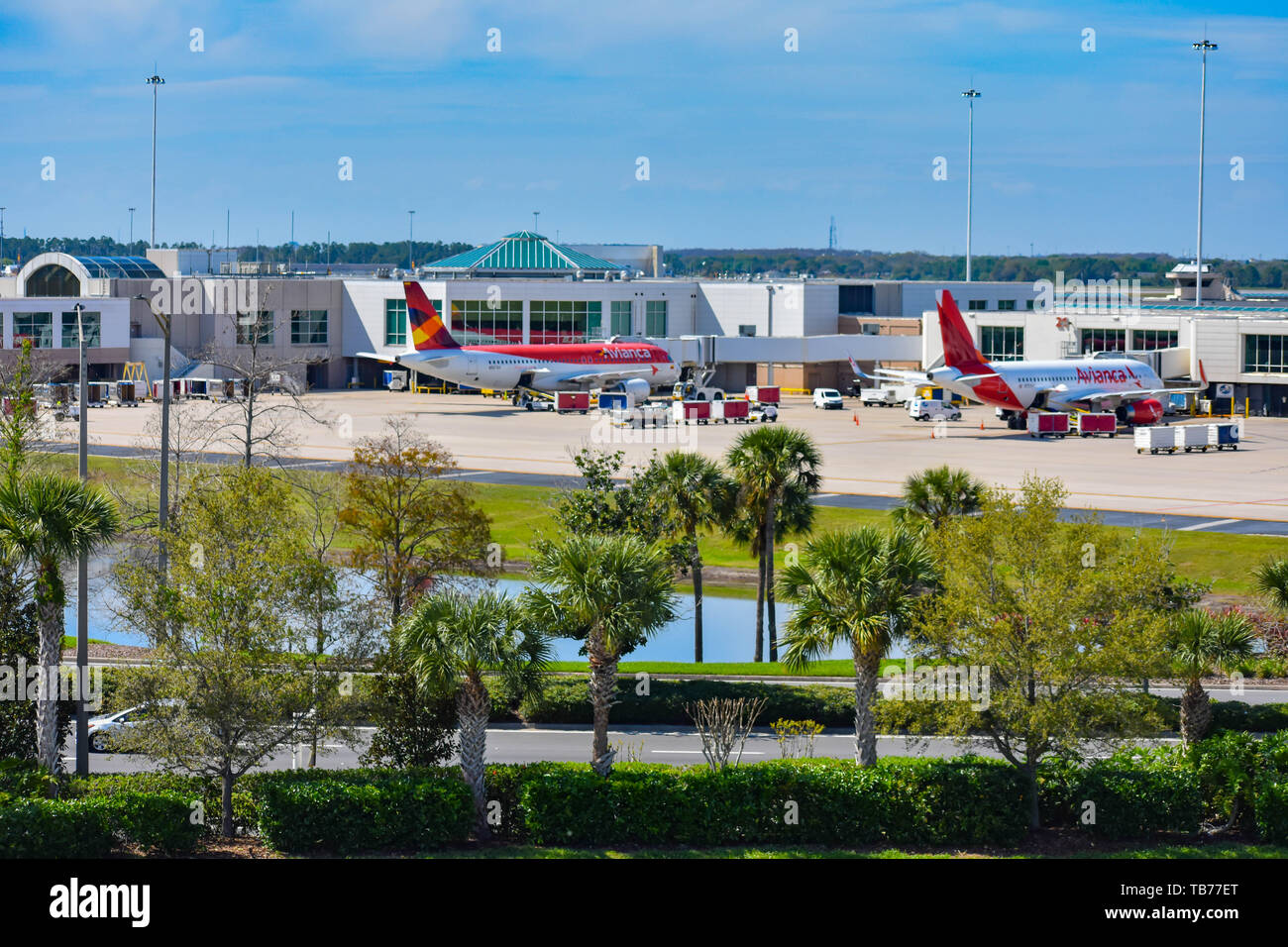 Airplanes control tower orlando hi-res stock photography and images - Alamy