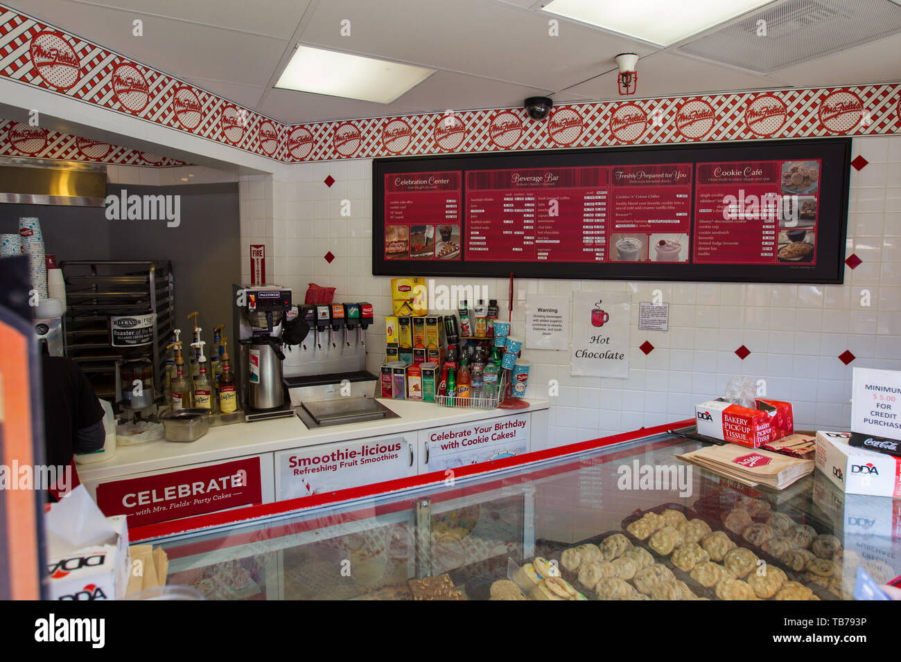 Convenience goods hi-res stock photography and images - Alamy