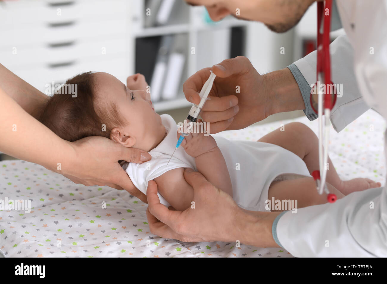 Male doctor giving injection boy hi-res stock photography and images ...