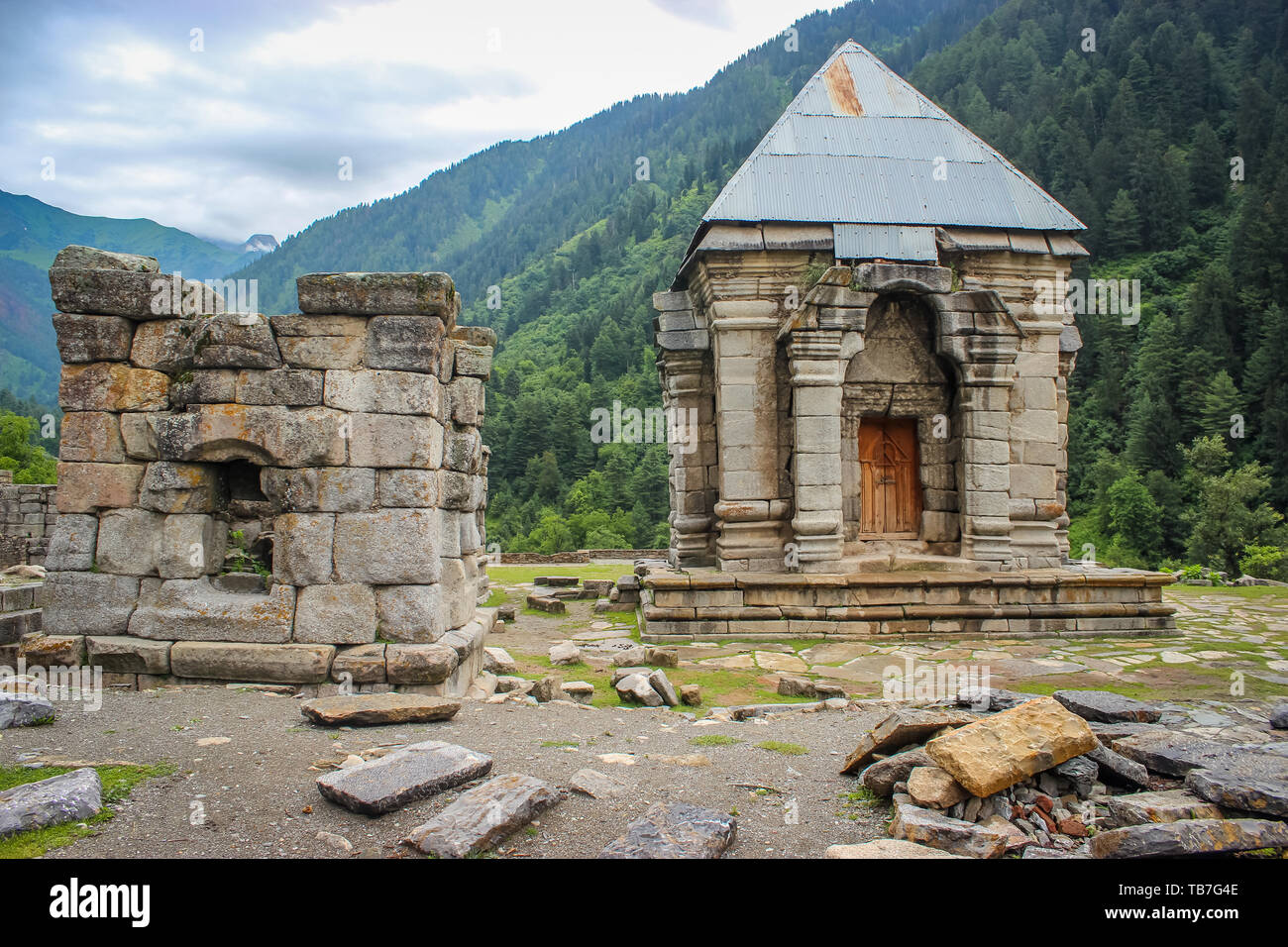 Hindu temple in ruins hi-res stock photography and images - Alamy