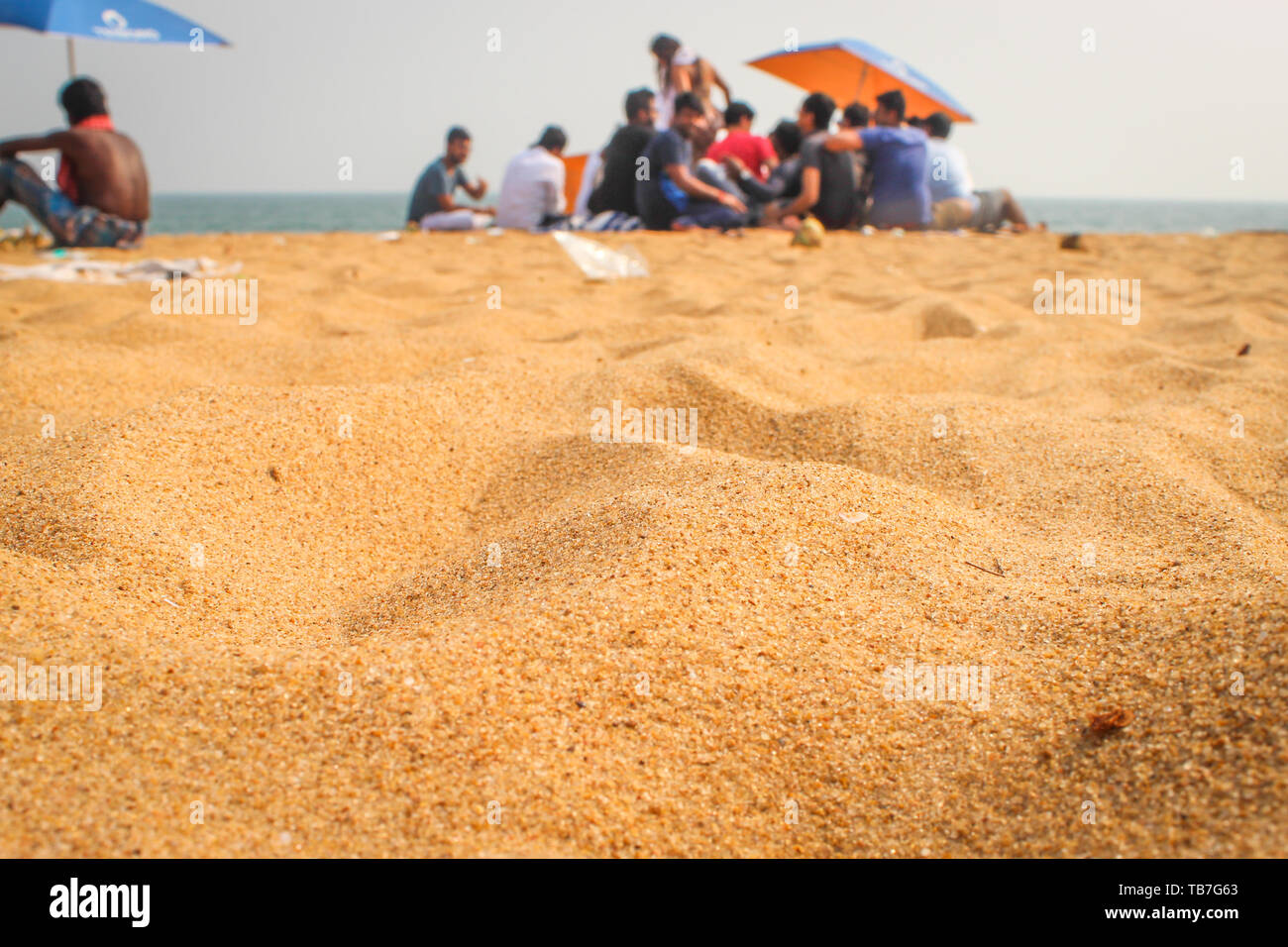 Teenagers sunbathing hi-res stock photography and images - Alamy