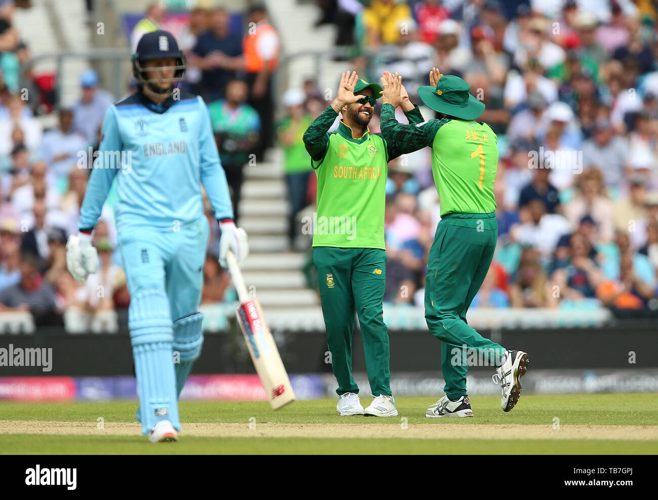 South Africa's JP Duminy (left) and Hashim Amla celebrate catching ...