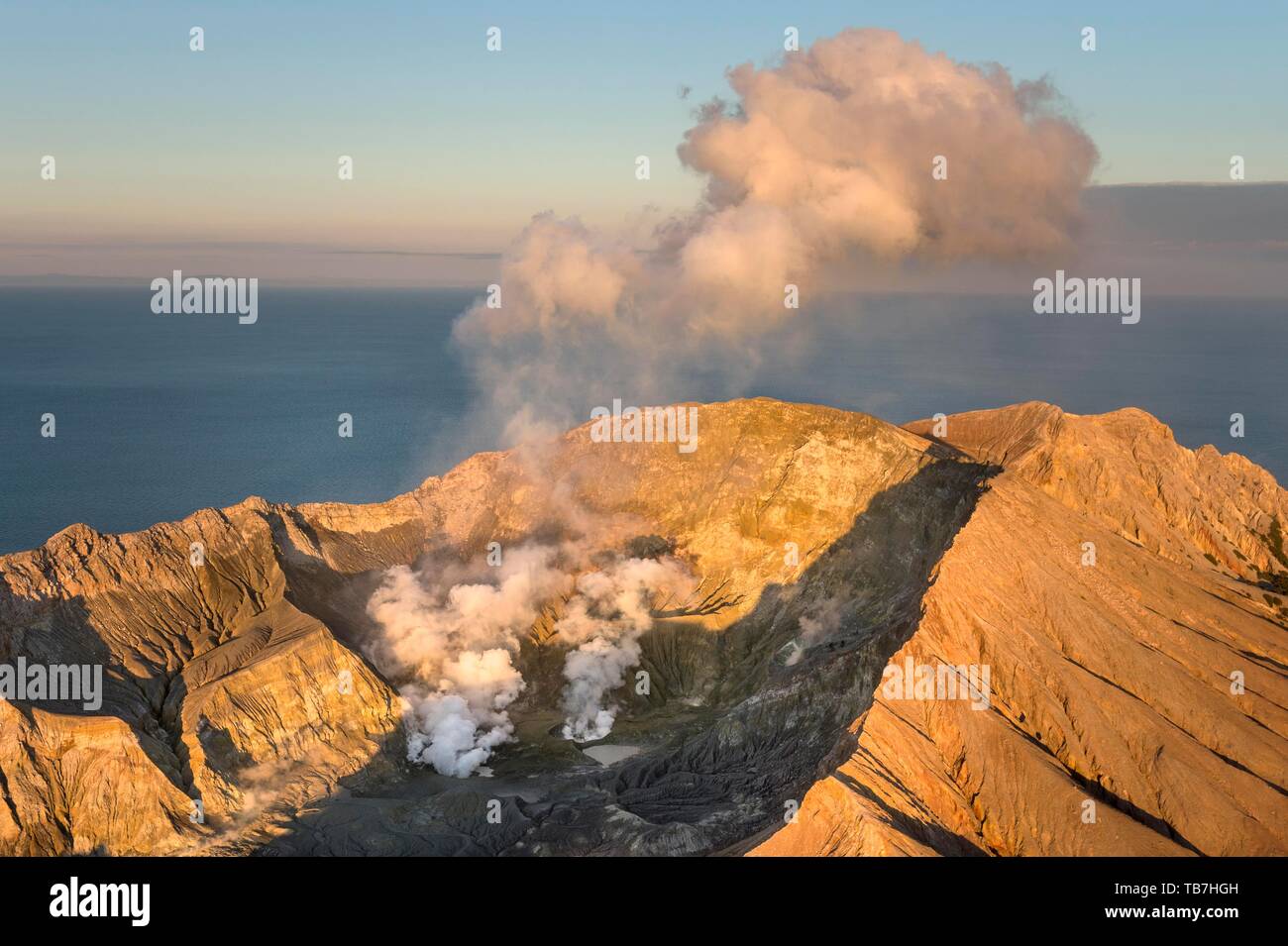 Crater bay hi-res stock photography and images - Alamy