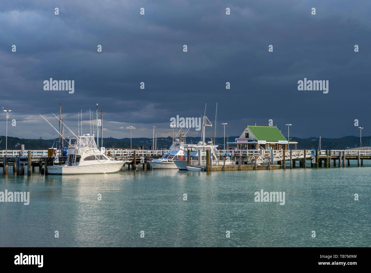 Jetty and yacht in the bay of russel hi-res stock photography and ...