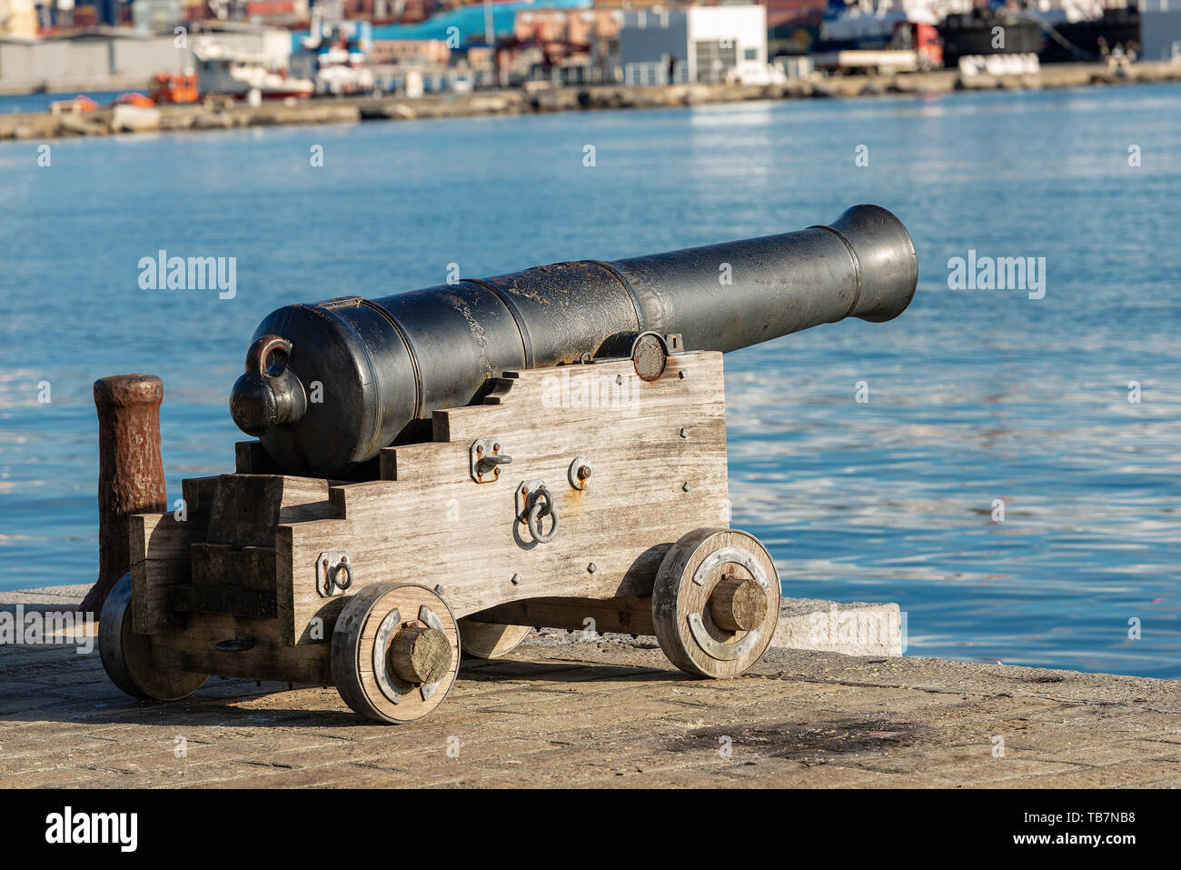 Naval Cannon High Resolution Stock Photography and Images - Alamy