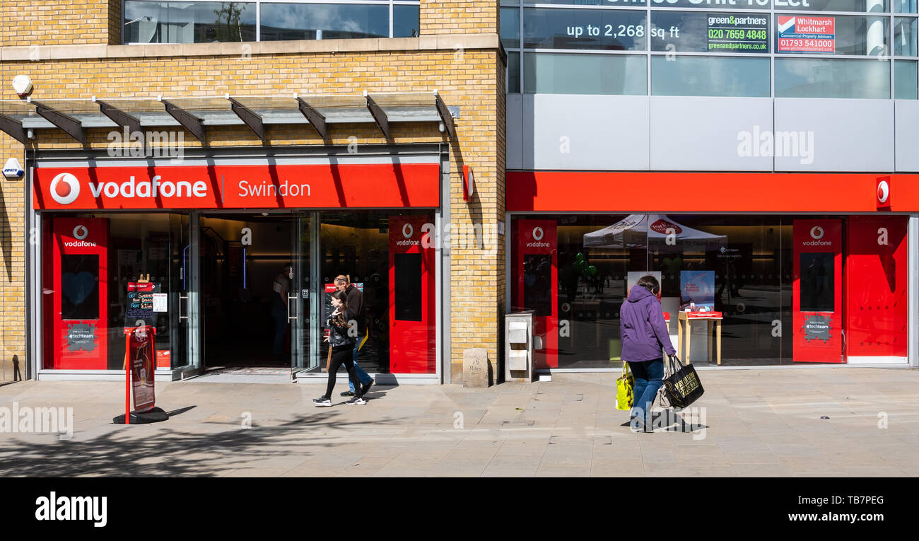 Vodafone store exterior hi-res stock photography and images - Alamy