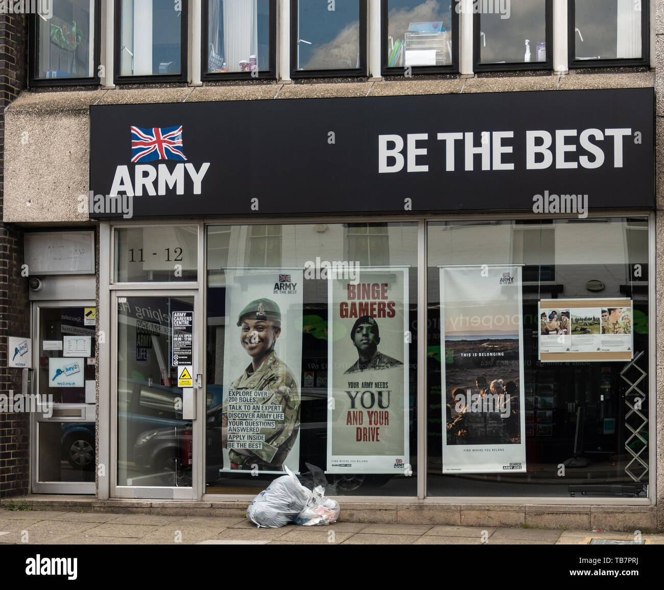 Recruiting store front hi-res stock photography and images - Alamy
