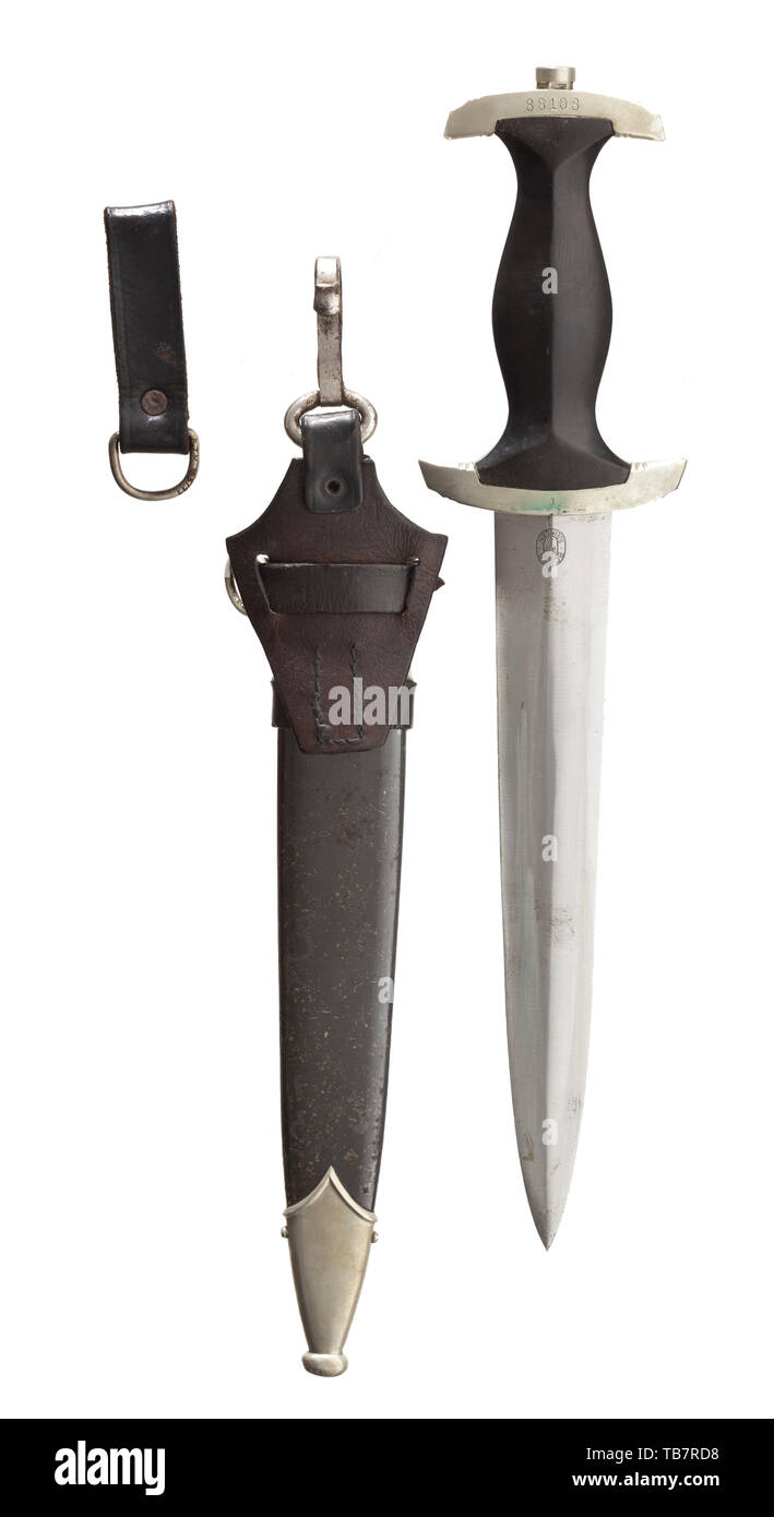 A service dagger M 33 with vertical hanger, Very well-preserved blade ...