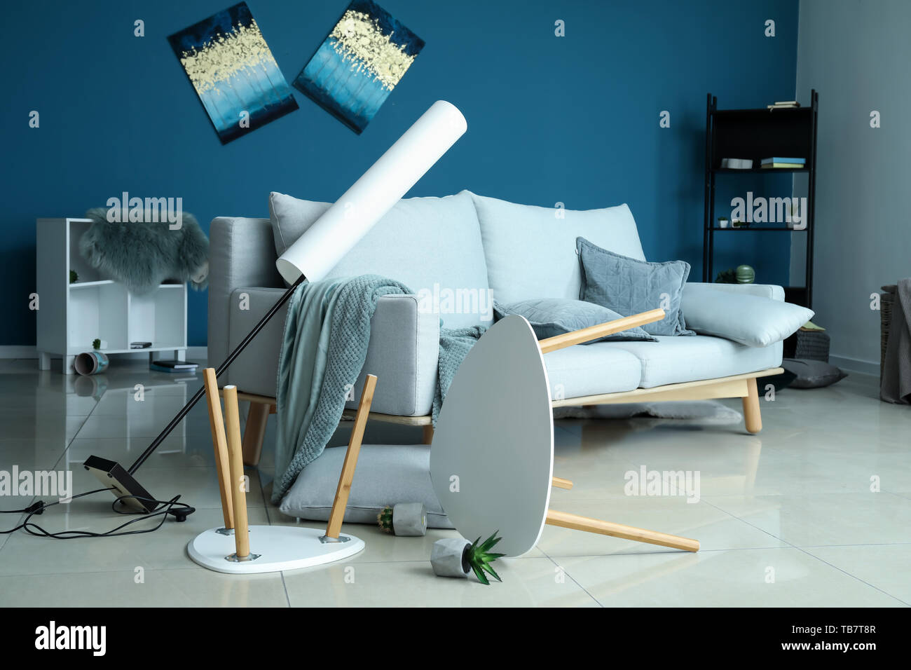Interior of room after earthquake Stock Photo - Alamy