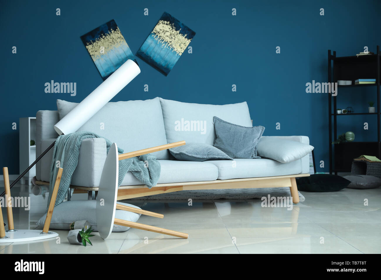 Interior of room after earthquake Stock Photo - Alamy