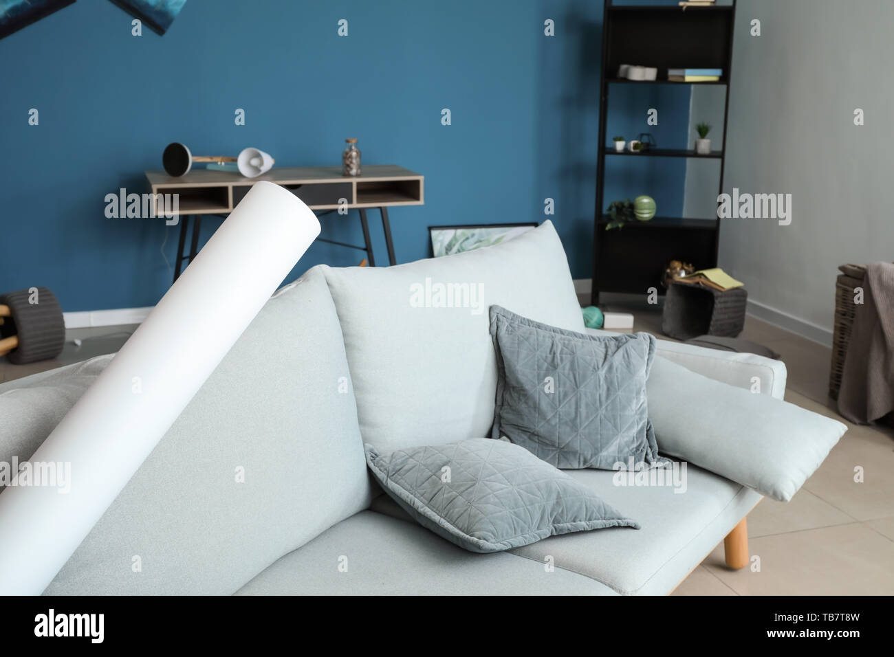 Interior of room after earthquake Stock Photo - Alamy