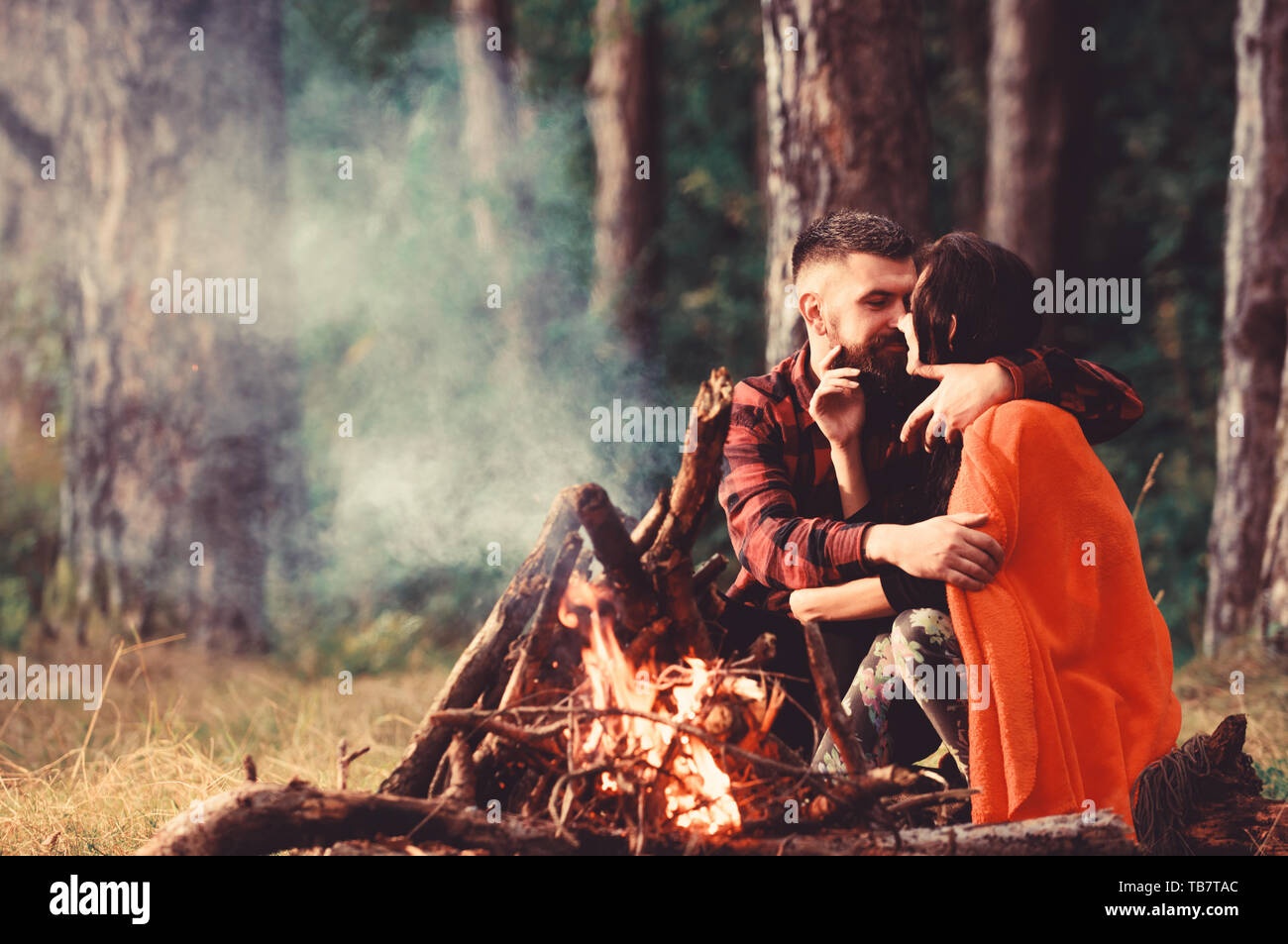 Couple kissing romantic fire hi-res stock photography and images - Alamy