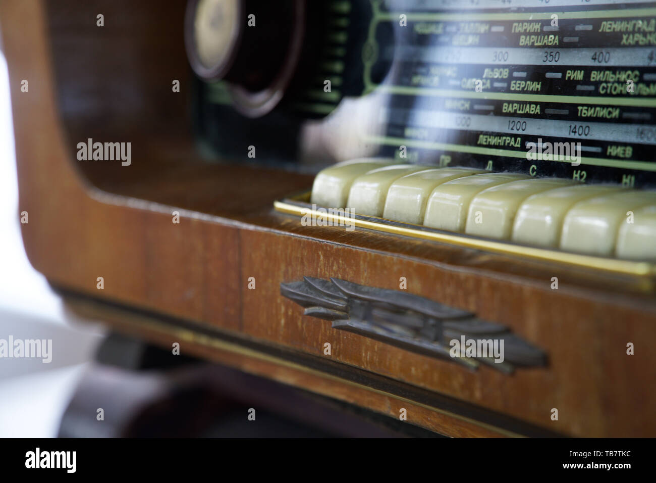 Vintage style radio in wooden box and fabric front Stock Photo - Alamy