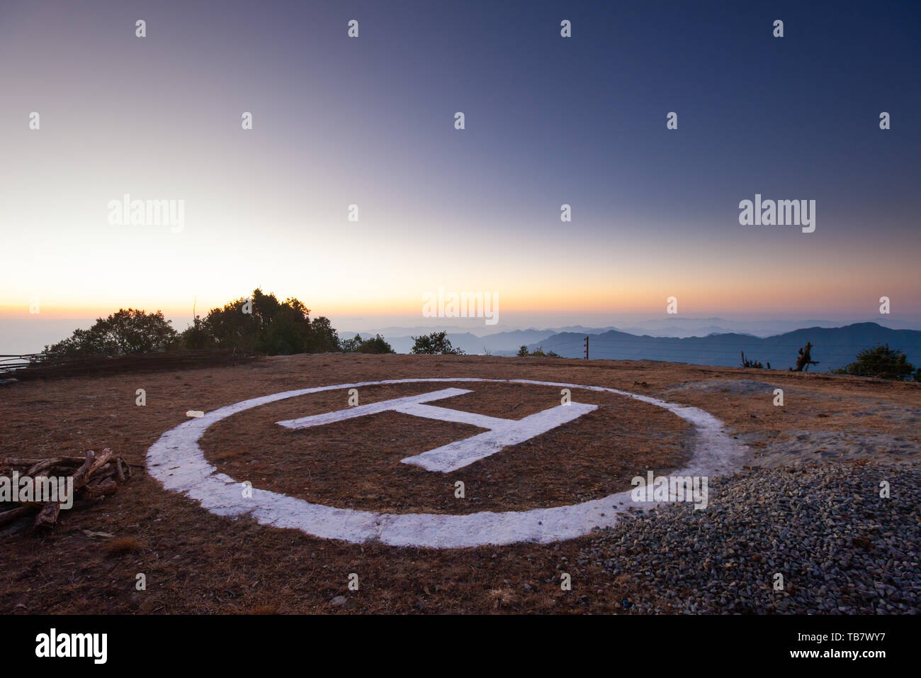 Helipad sign hi-res stock photography and images - Alamy