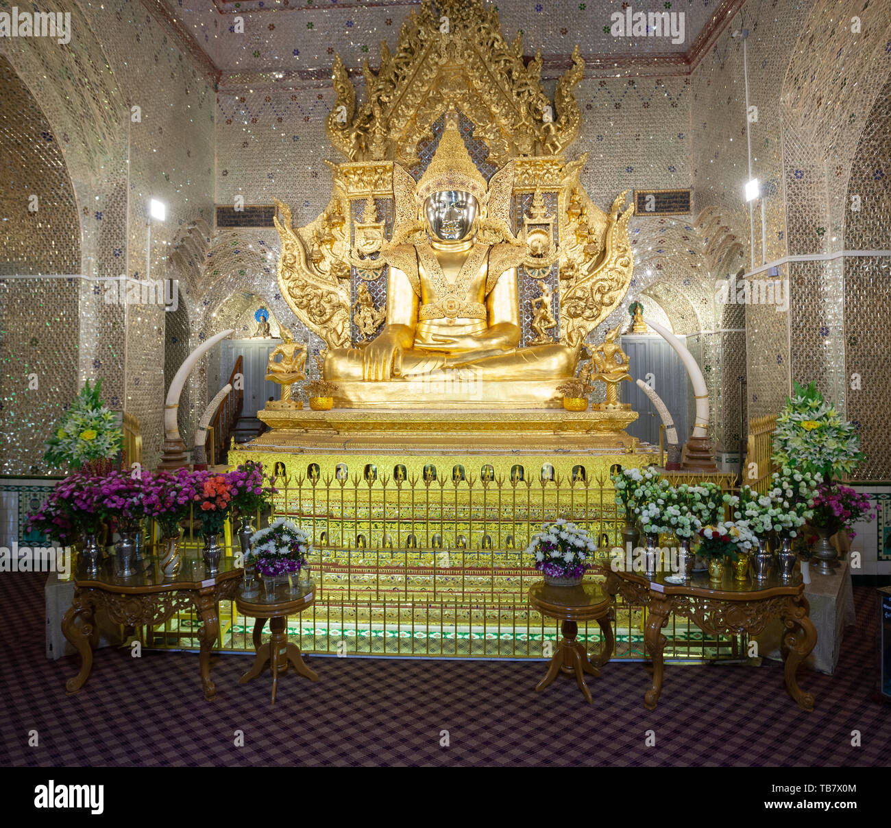 Golden statue of the Buddha at Mahamuni Paya (Mahar Myatmuni image ...