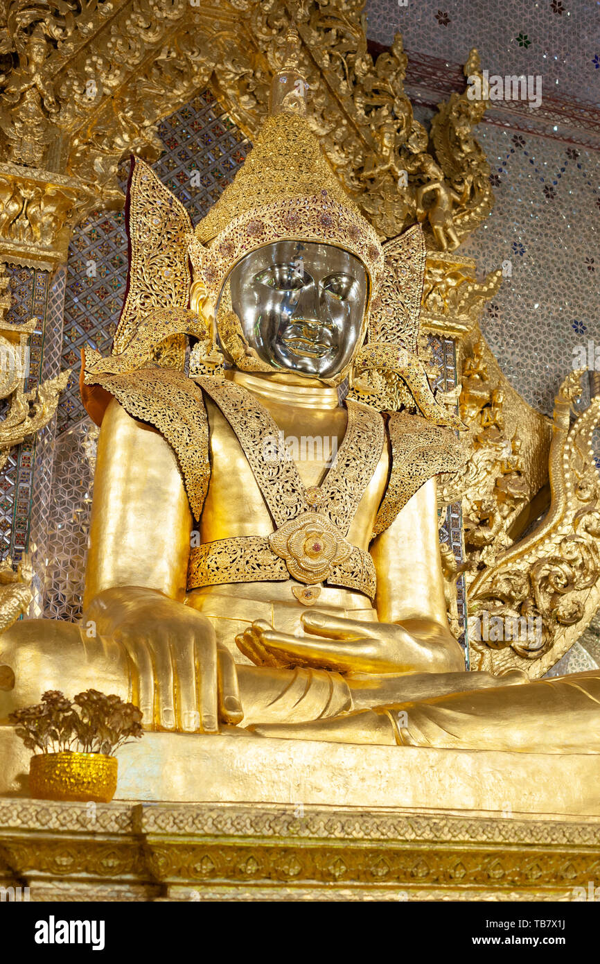 Golden statue of the Buddha at Mahamuni Paya (Mahar Myatmuni image ...
