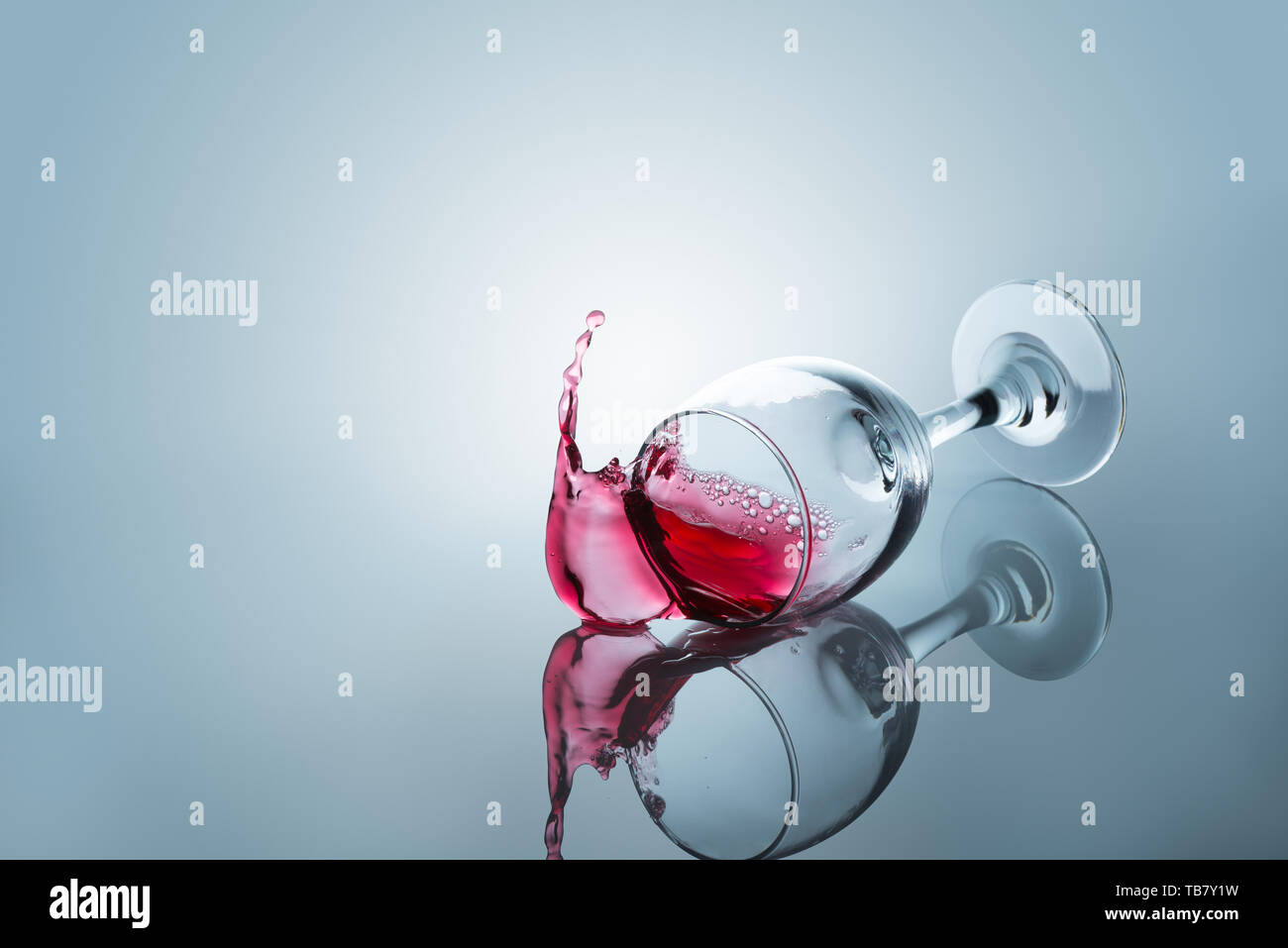 Falling wine glass hi-res stock photography and images - Alamy