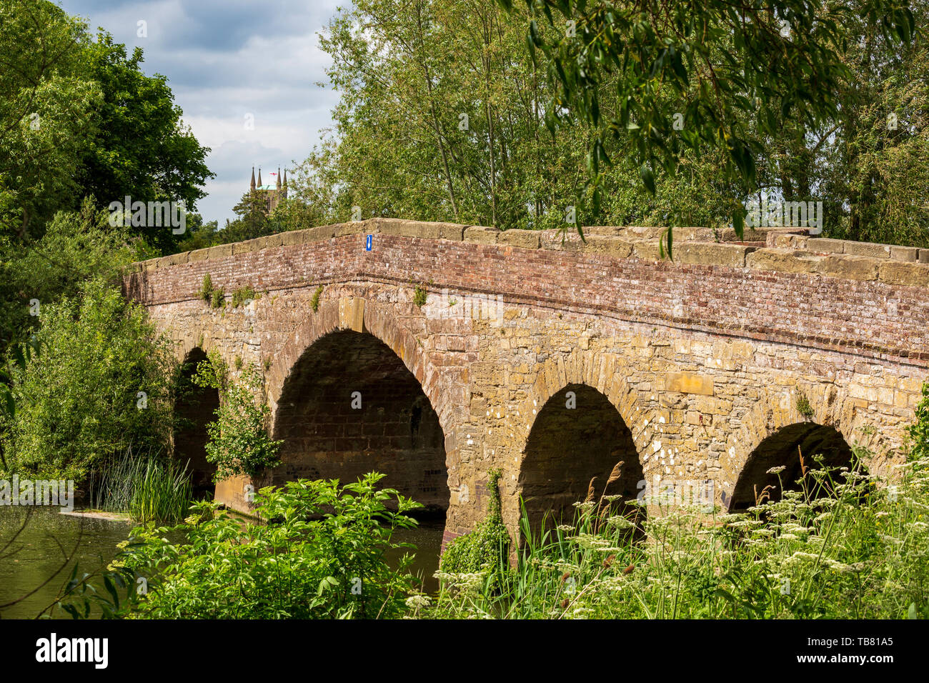 The 15th century Pershore Old bridge over the river Avon with the Abbey ...
