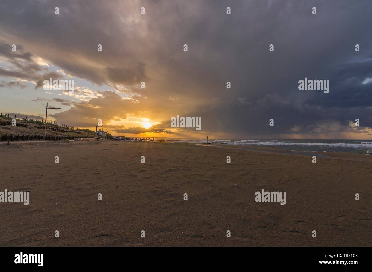Beautiful evening sky beach hi-res stock photography and images - Alamy