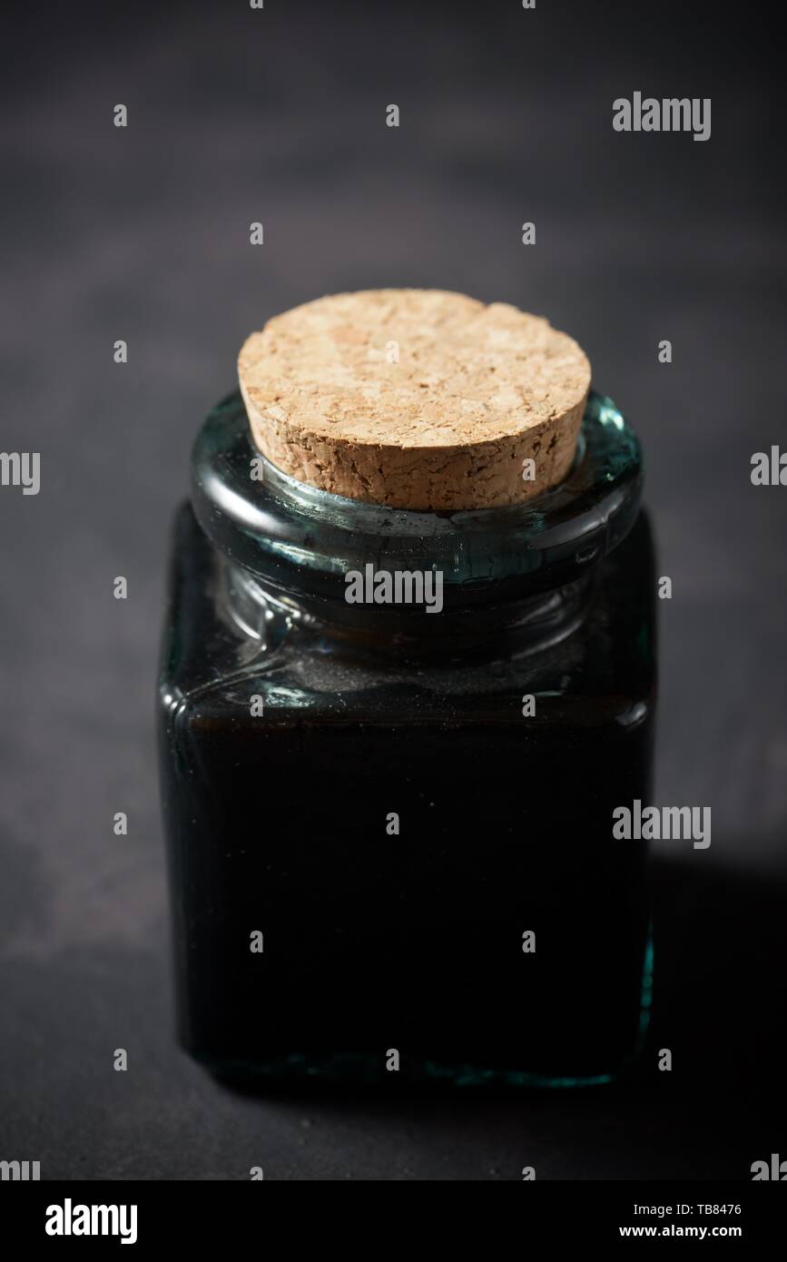 Old fashioned ink dip hi-res stock photography and images - Alamy