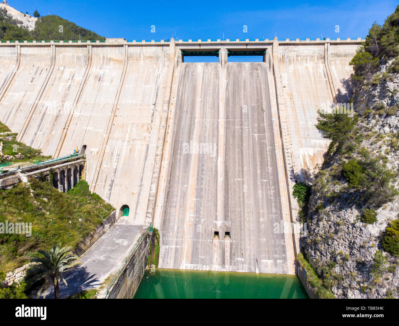 Aerial view of a hydroelectric dam hi-res stock photography and images ...