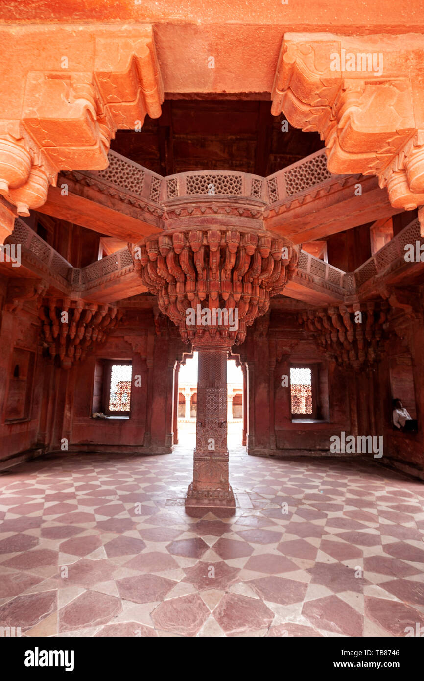 Arabesque carving on the pillar in Diwan-i-Khas, Hall of Private ...