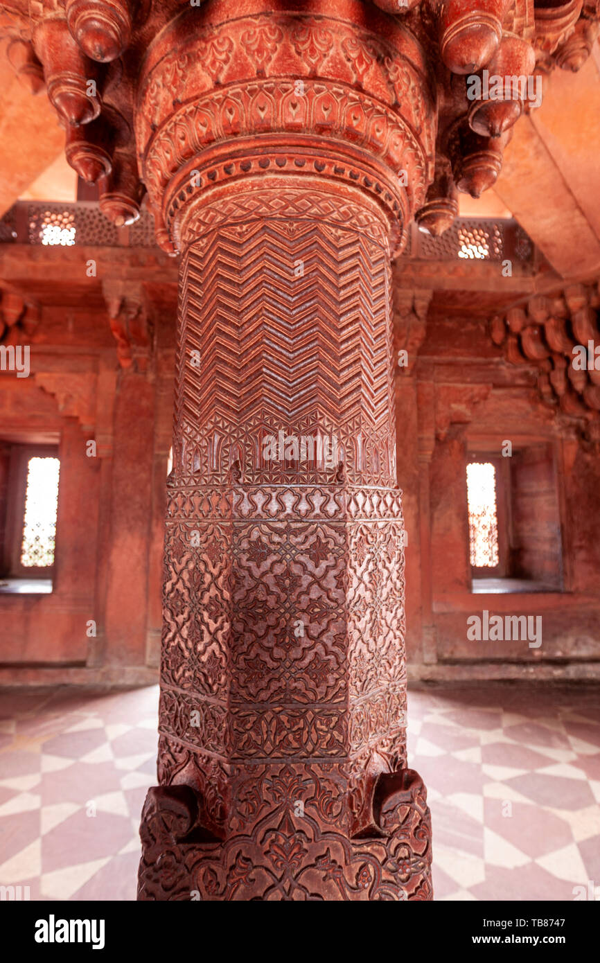 Arabesque carving on the pillar in Diwan-i-Khas, Hall of Private ...