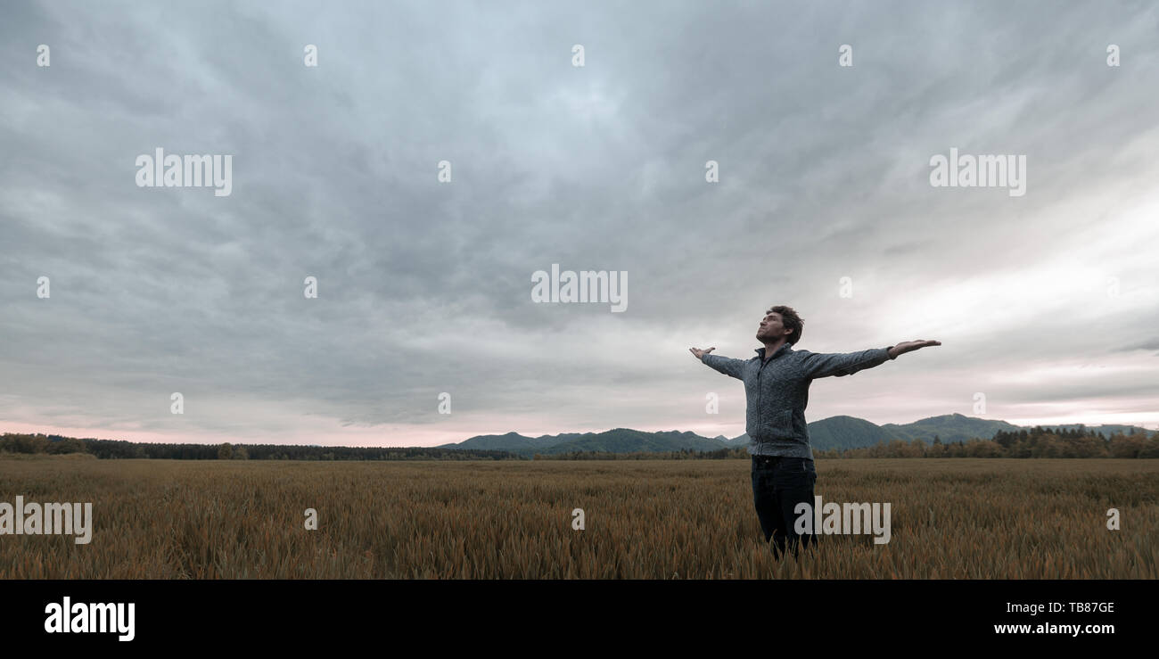 Man arms spread wide hi-res stock photography and images - Alamy