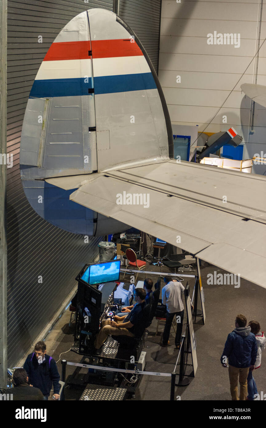 Flight simulation machine hi-res stock photography and images - Alamy