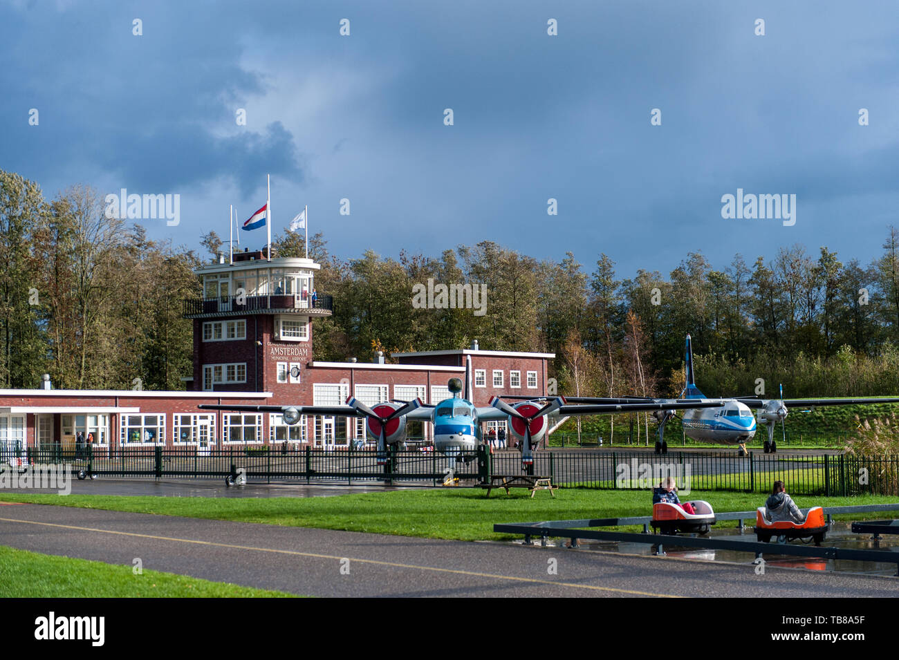 Computer simulation of airplane flight hi-res stock photography and ...