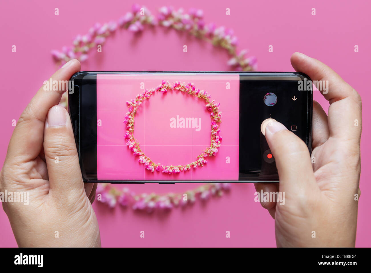 Online photo camera hi-res stock photography and images - Alamy