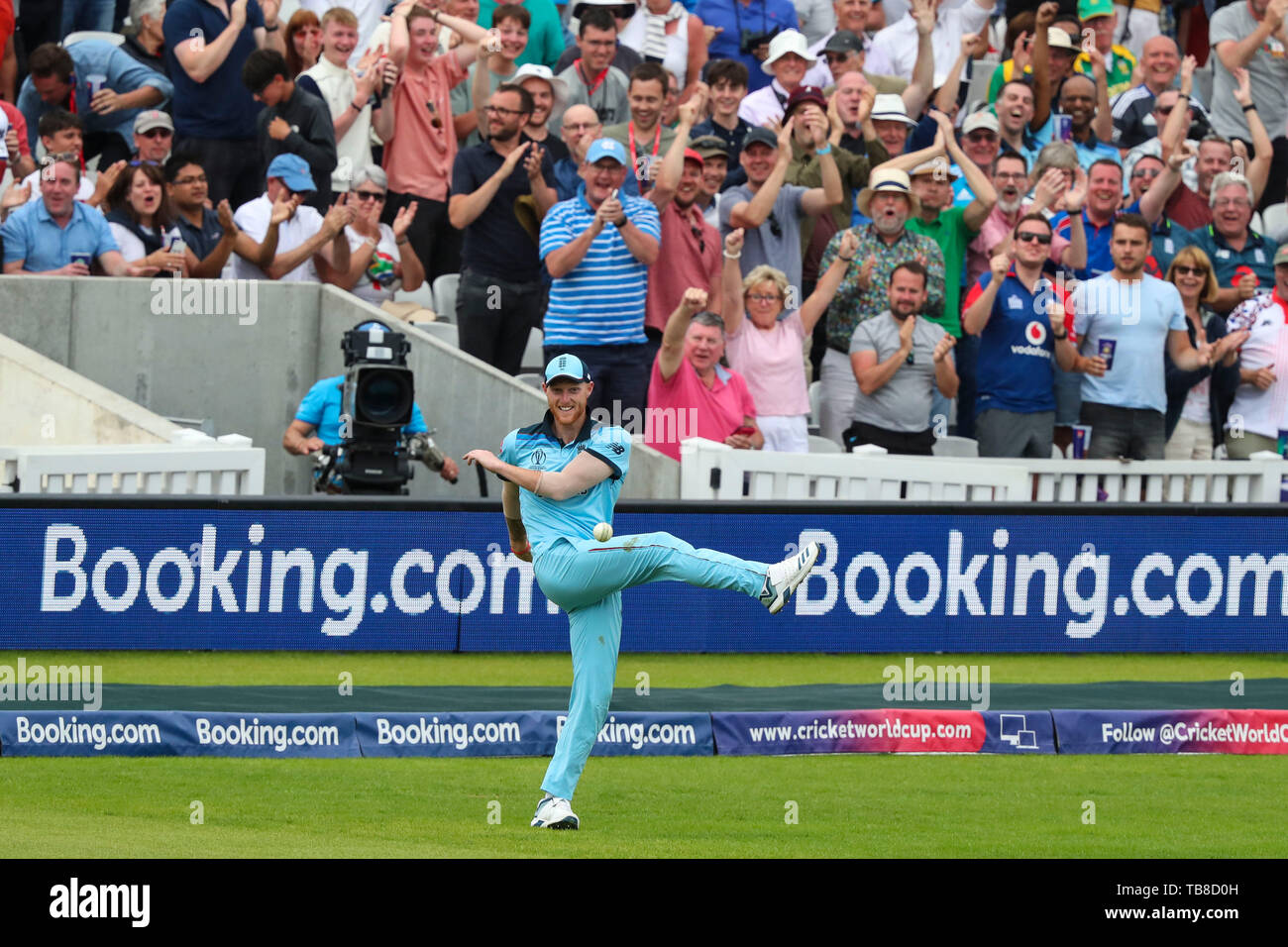 Cricket ball catch hi-res stock photography and images - Alamy