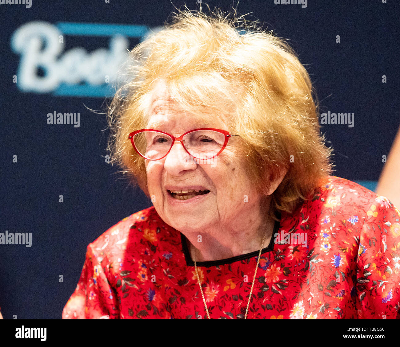 Dr ruth westheimer hi-res stock photography and images - Alamy