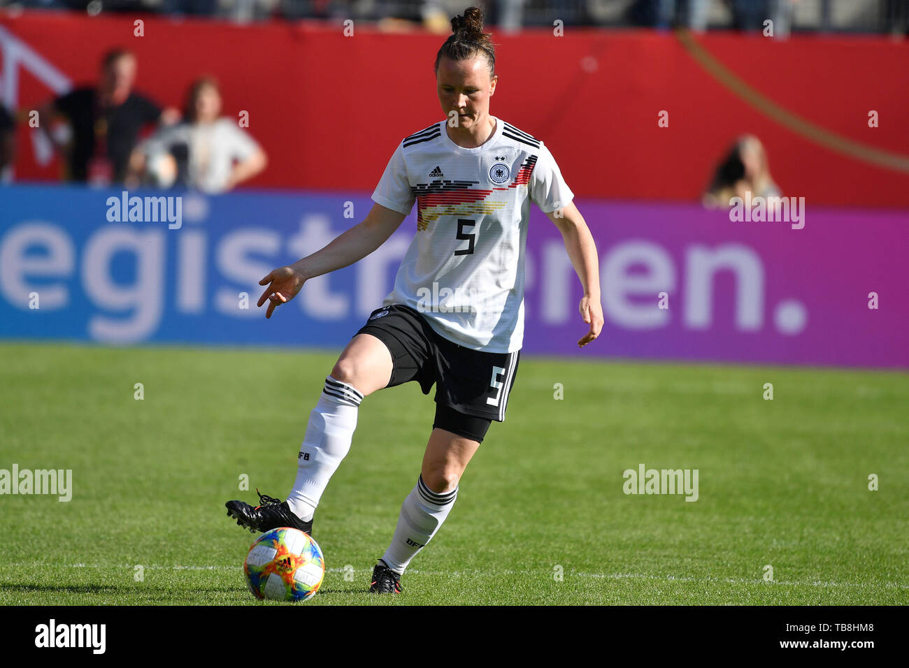 Single player whole figure hi-res stock photography and images - Alamy