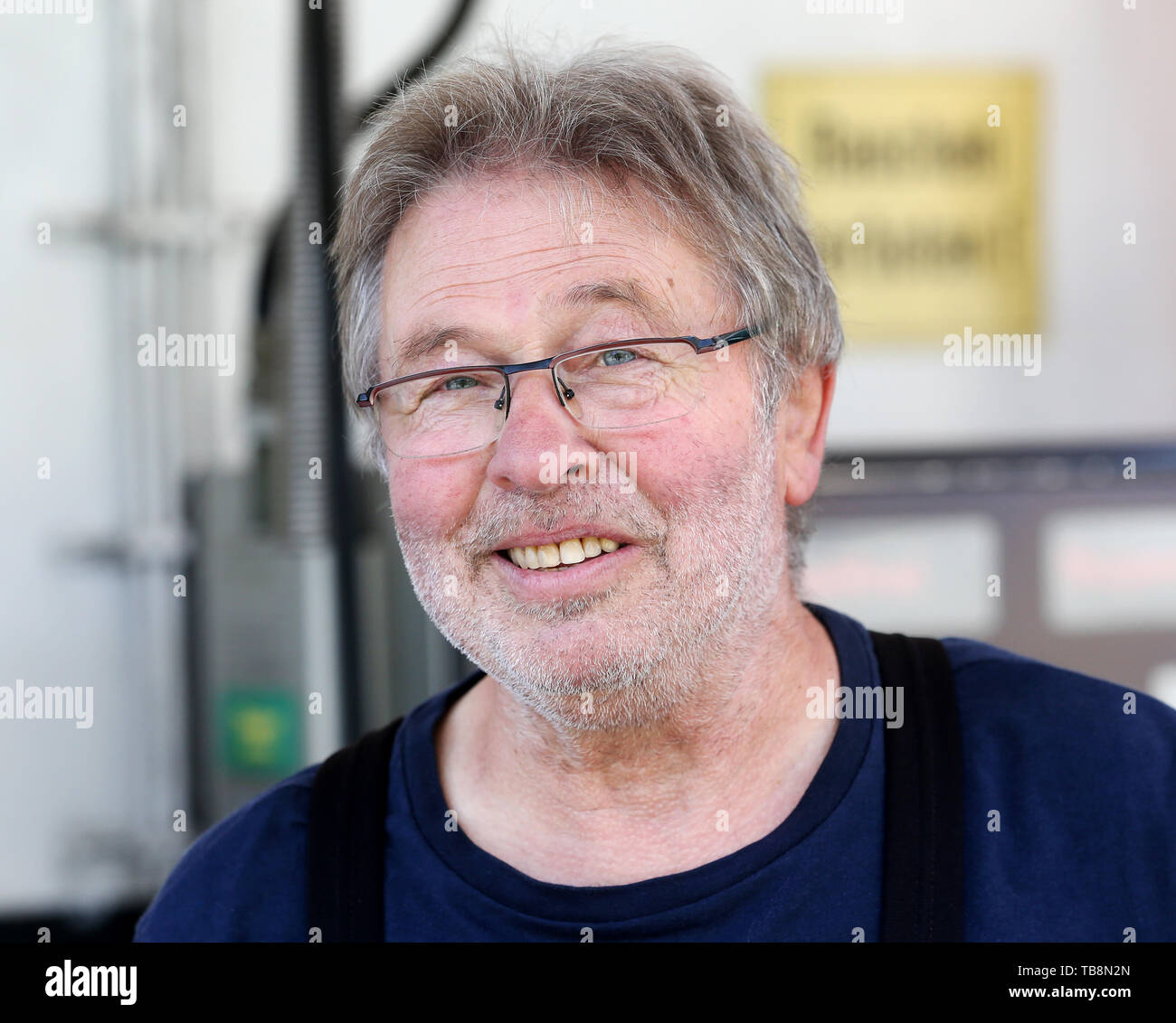 Essen, Germany. 31st May, 2019. Manfred Milz looks at the photographer ...