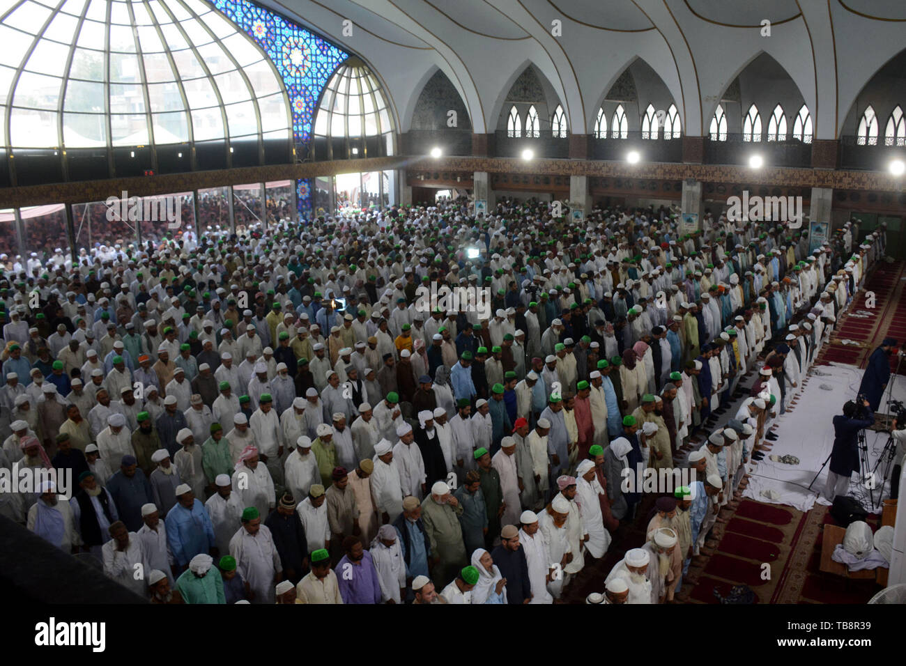 Lahore. 31st May, 2019. Pakistani Muslims attend the last Friday ...